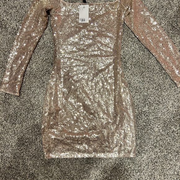 H&M | Dresses | Hm Gold Sequin Cocktailparty Mid Dress With Sleeves ...